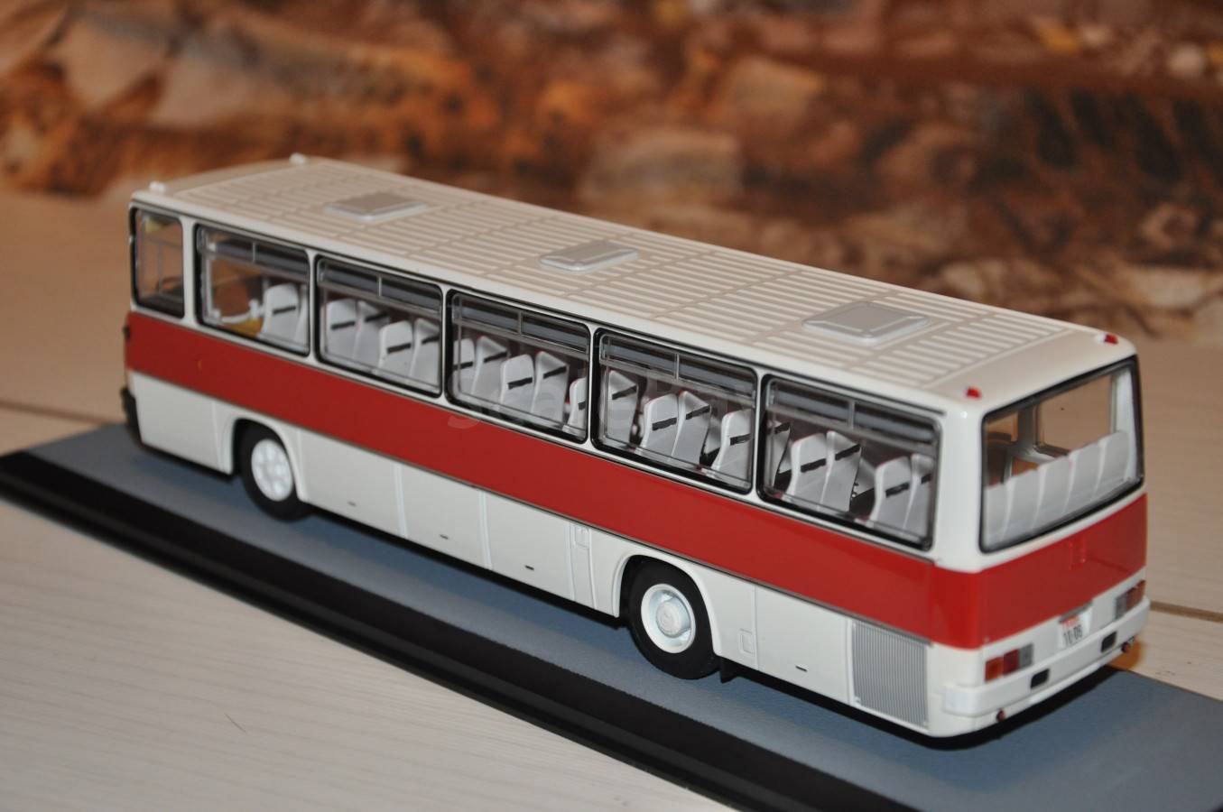 ClassicBus. IKARUS 256.51 (1985), бело-бордовый | Аукцион масштабных и ...