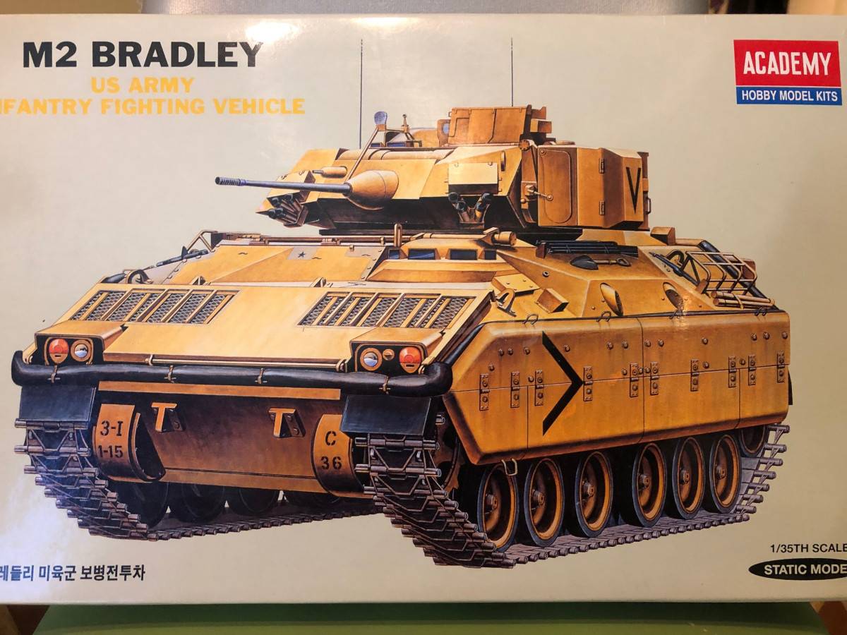 Американская БМП M2 Bradley / Academy 13237 / 1:35 | Аукцион масштабных ...