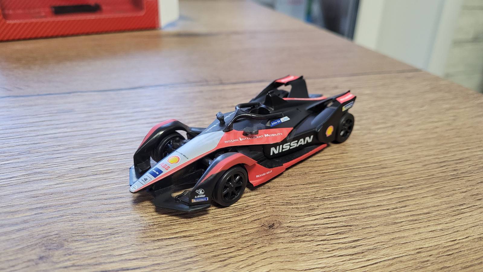 Модель Shell Nissan Formula E Gen 2 Car Bluetooth | Аукцион масштабных и сборных моделей