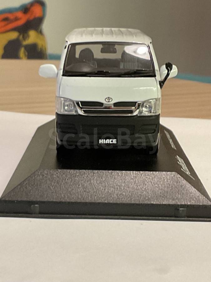 Toyota HiAce Van (Closed panels) White | Аукцион масштабных и сборных ...