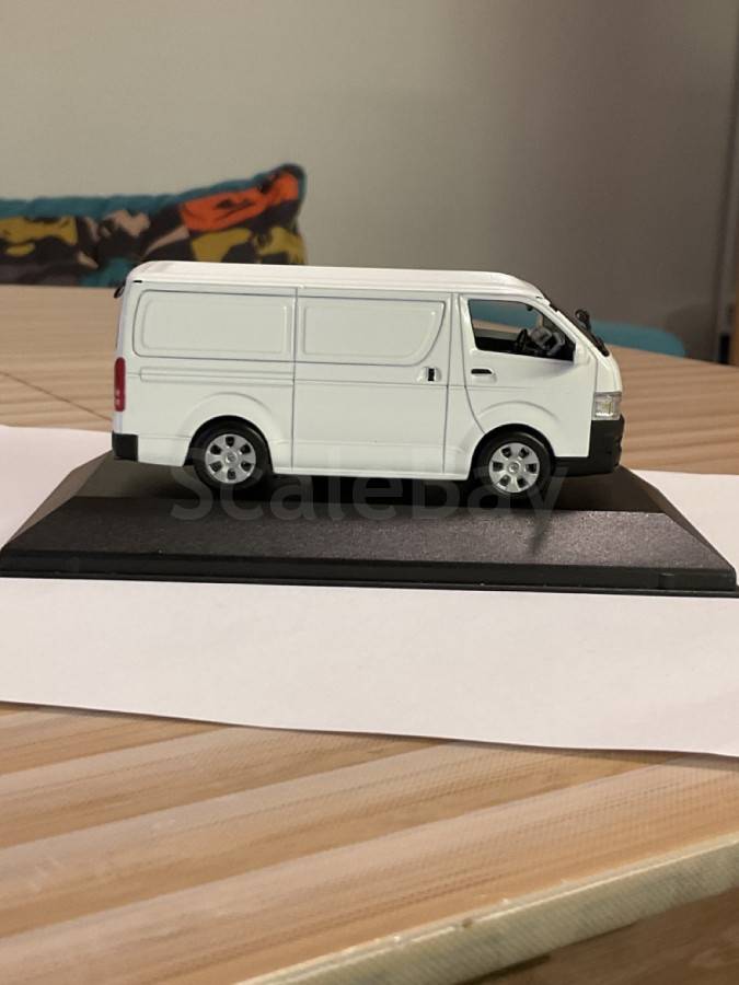 Toyota HiAce Van (Closed panels) White | Аукцион масштабных и сборных ...