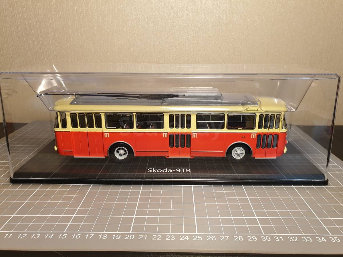 Троллейбус Skoda-9TR красно-бежевый SSM4044 | Аукцион масштабных и сборных моделей