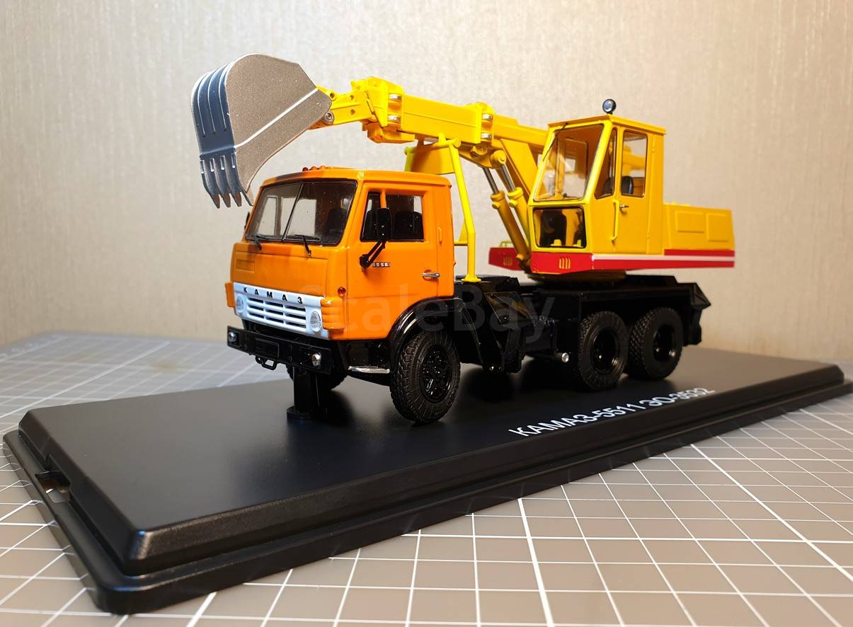 Экскаватор ЭО-3532 на шасси КамАЗ-5511 SSM1455 | Аукцион масштабных и сборных моделей
