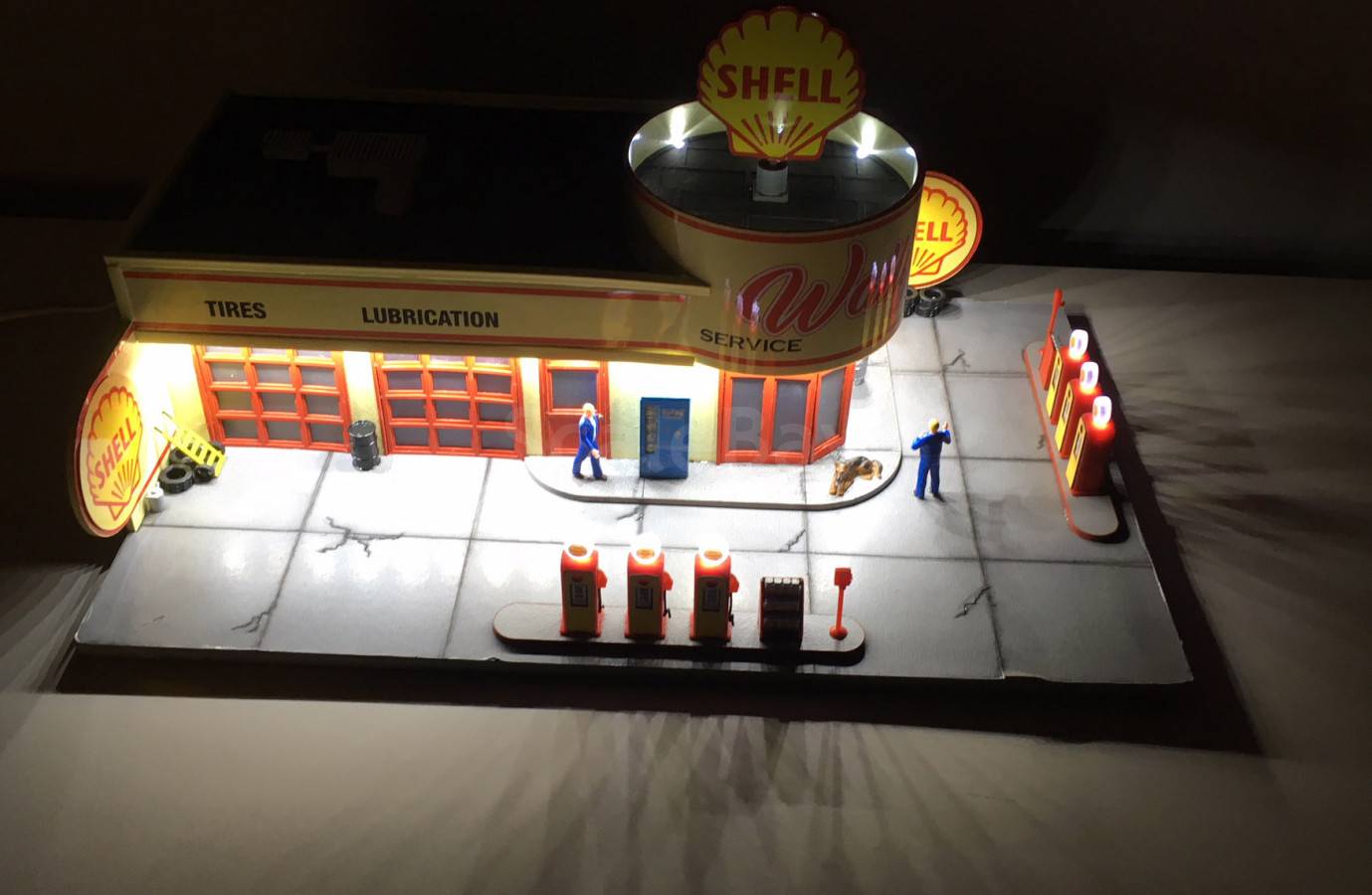 Wally’s Shell Gas & Service Station MENARDS | Аукцион масштабных и ...