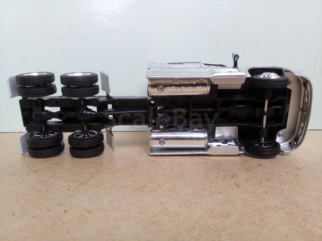 1/43 New Ray (Нью Рей) Peterbilt Model 387 тягач | Аукцион масштабных и ...