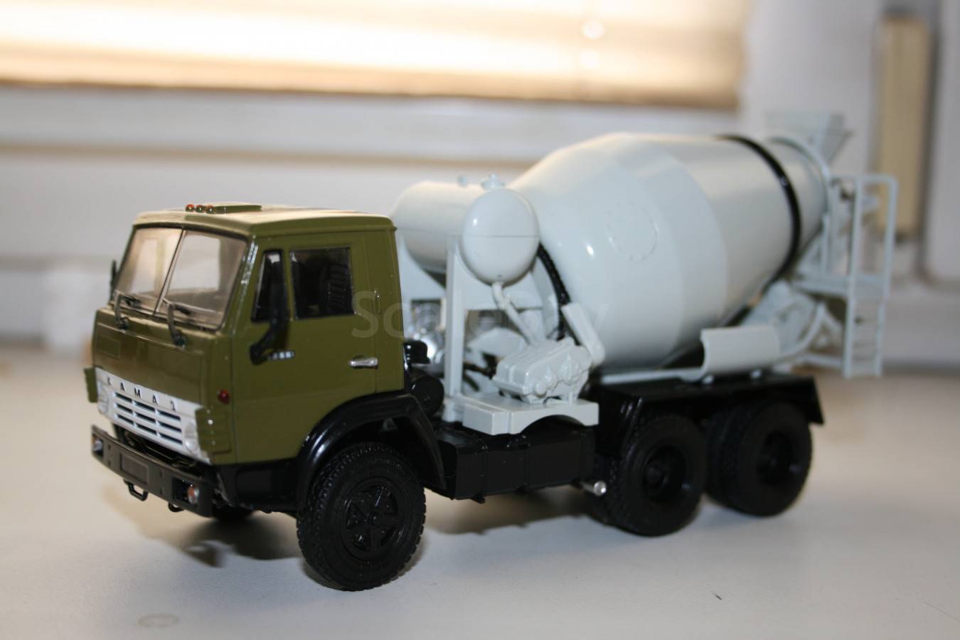 1/43 КАМАЗ- Автобетоносмеситель СБ-92 (5511)-Дилерская | Аукцион масштабных и сборных моделей