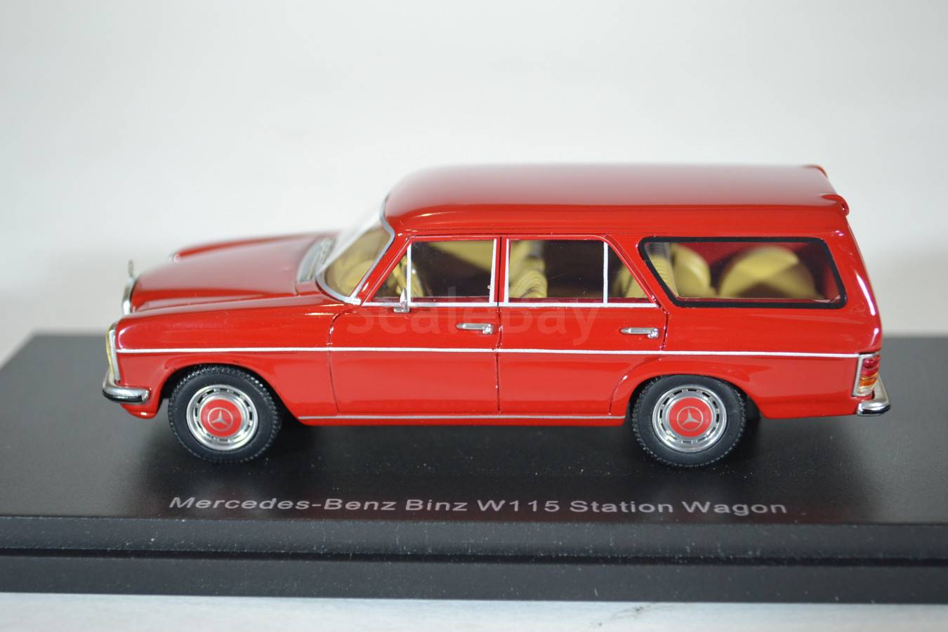 MERCEDES-BENZ W115 BINZ Kombi 1974 красный | Аукцион масштабных и ...