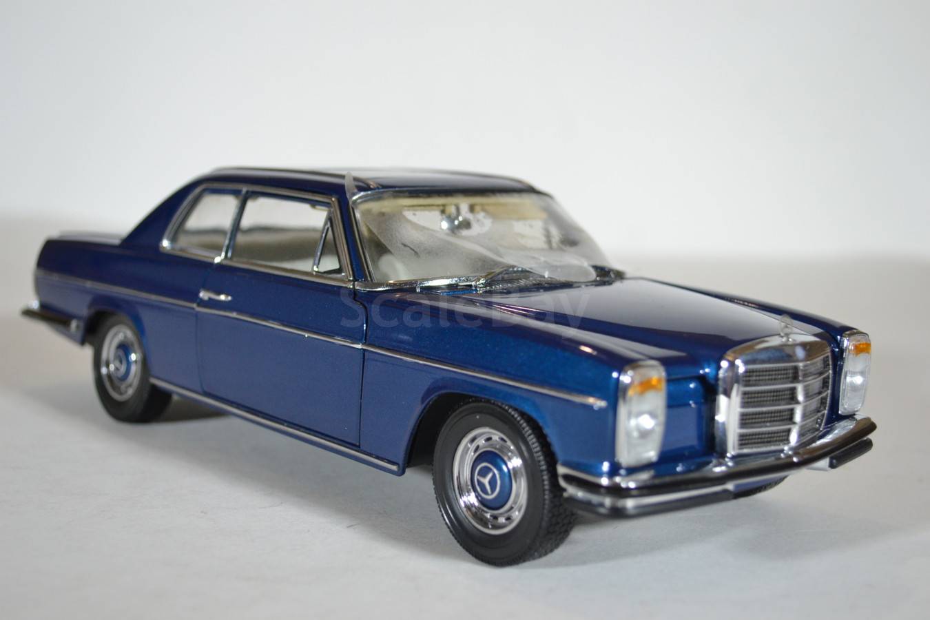 Mercedes-Benz 280C 8 W114 (C114) Coupe синий | Аукцион масштабных и ...