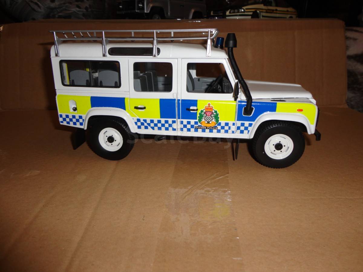 модель 1/18 LandRover Defender 110 UK Tayside Police полиция Universal ...