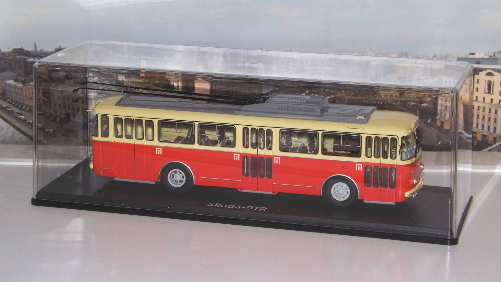 Троллейбус Skoda-9TR (красно-бежевый) SSM | Аукцион масштабных и сборных моделей