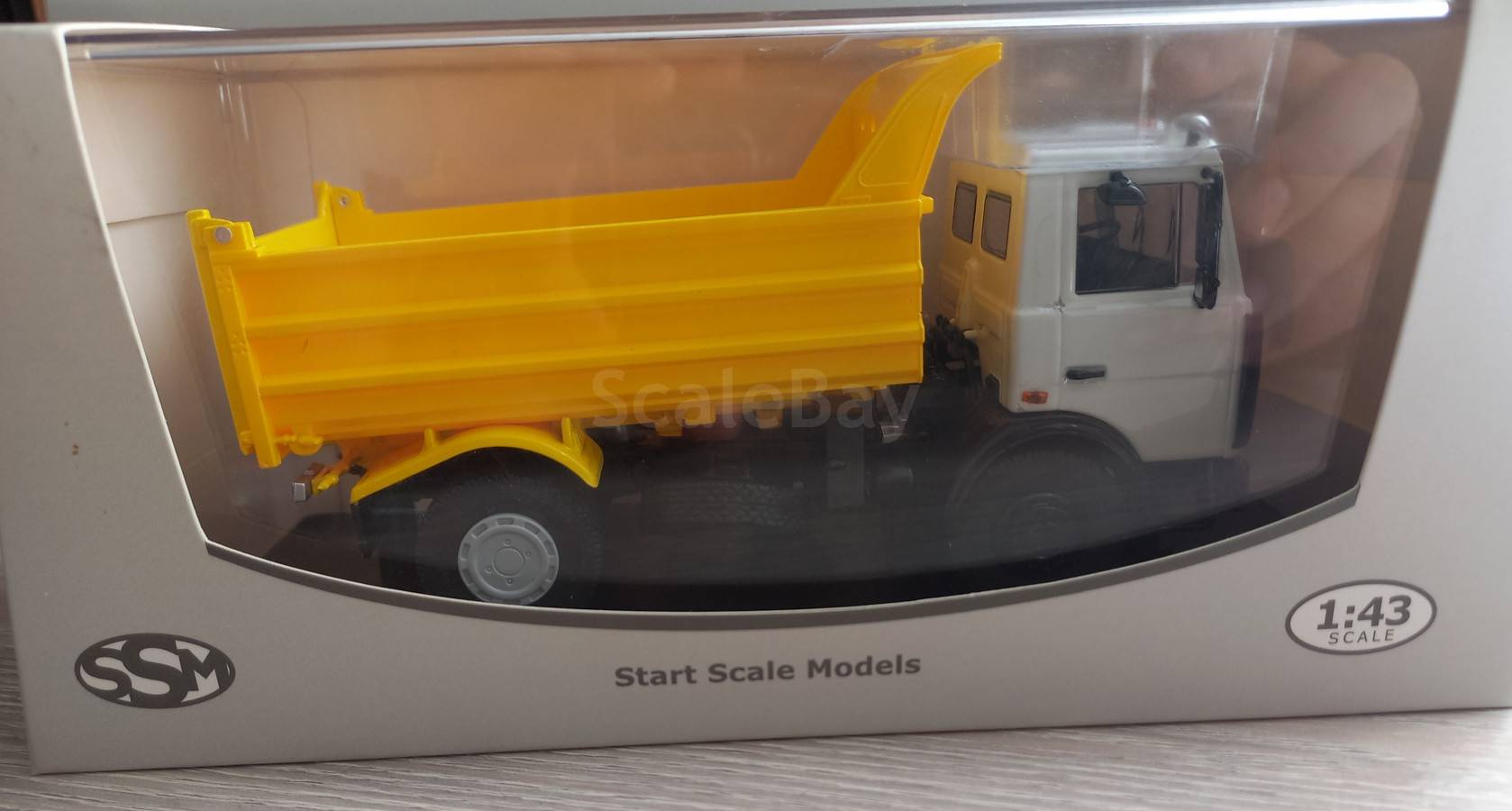 МАЗ-5551 самосвал (белый/жёлтый) SSM | Аукцион масштабных и сборных моделей