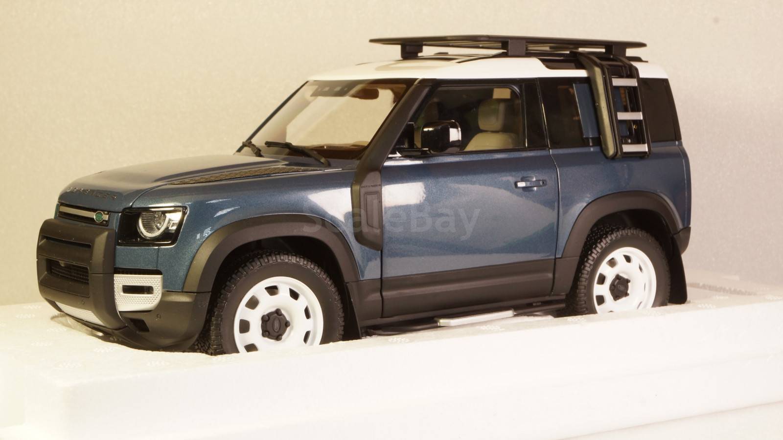 Land Rover Defender 90 - 2020 - tasman blue, Almost Real 1:18 | Аукцион ...