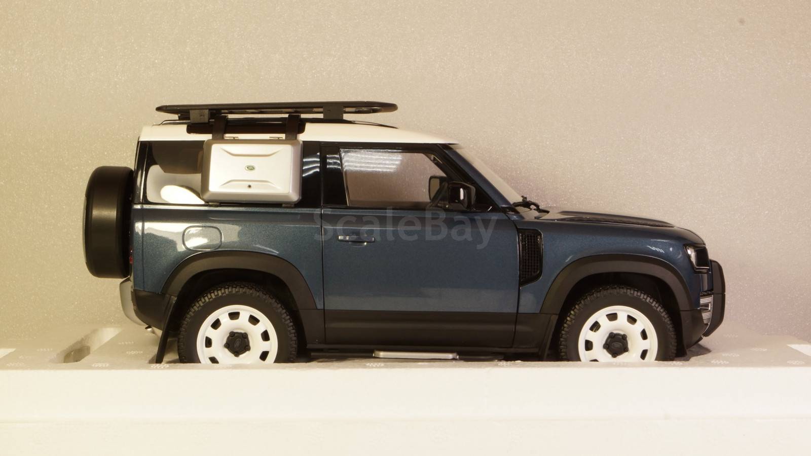 Land Rover Defender 90 - 2020 - tasman blue, Almost Real 1:18 | Аукцион ...