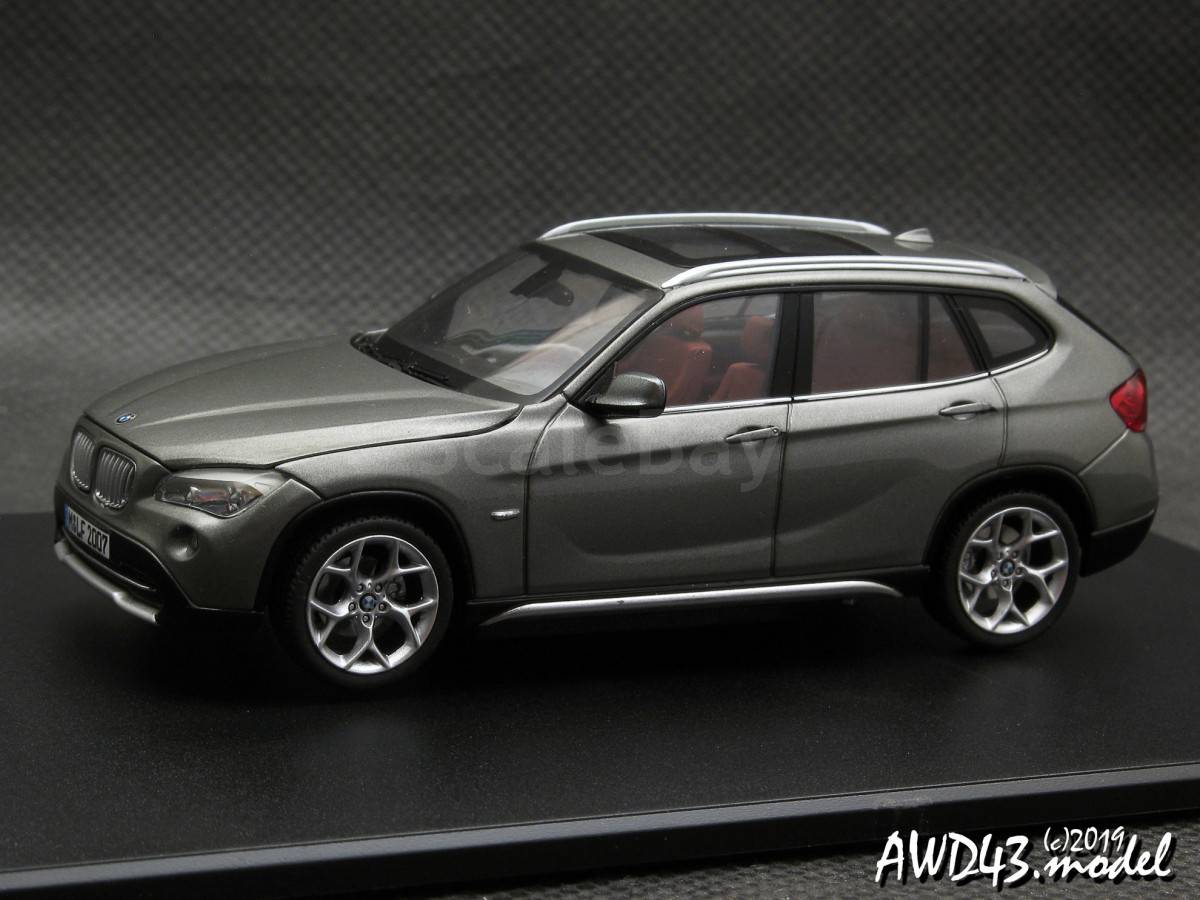 BMW X1 E84 grey 1-43 Dealer=Schuco | Аукцион масштабных и сборных моделей