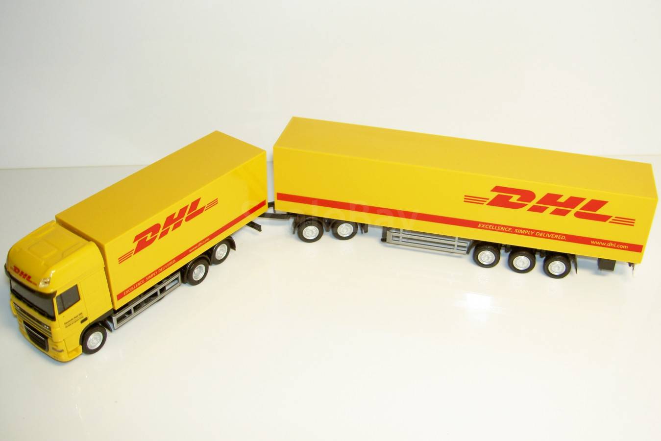 1/87 DAF XF 105 SSC HZ Gigaliner Euro-Combi DHL (Herpa 303293 ...