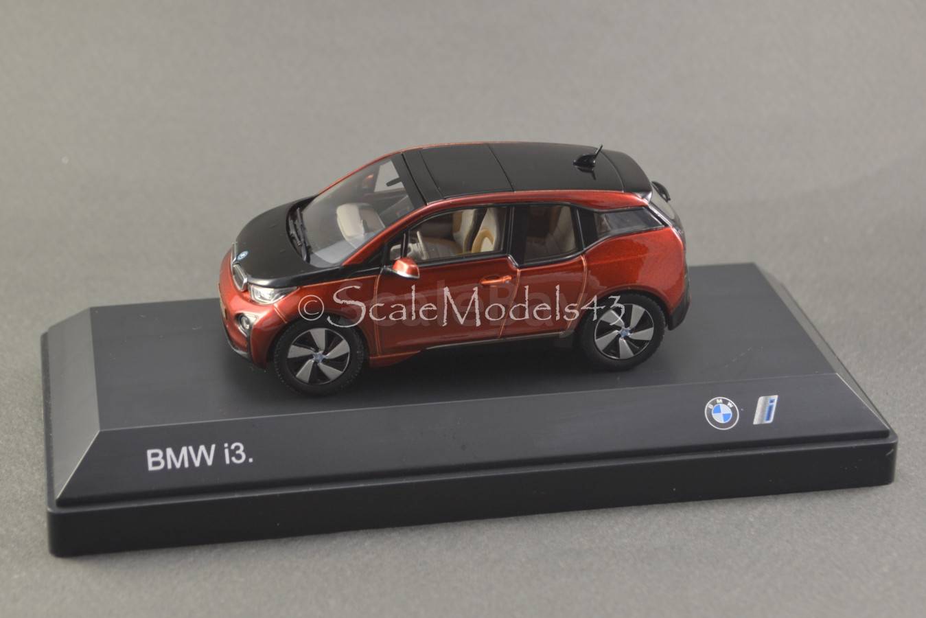 1:43 — BMW i3 (i01) solar orange | Аукцион масштабных и сборных моделей