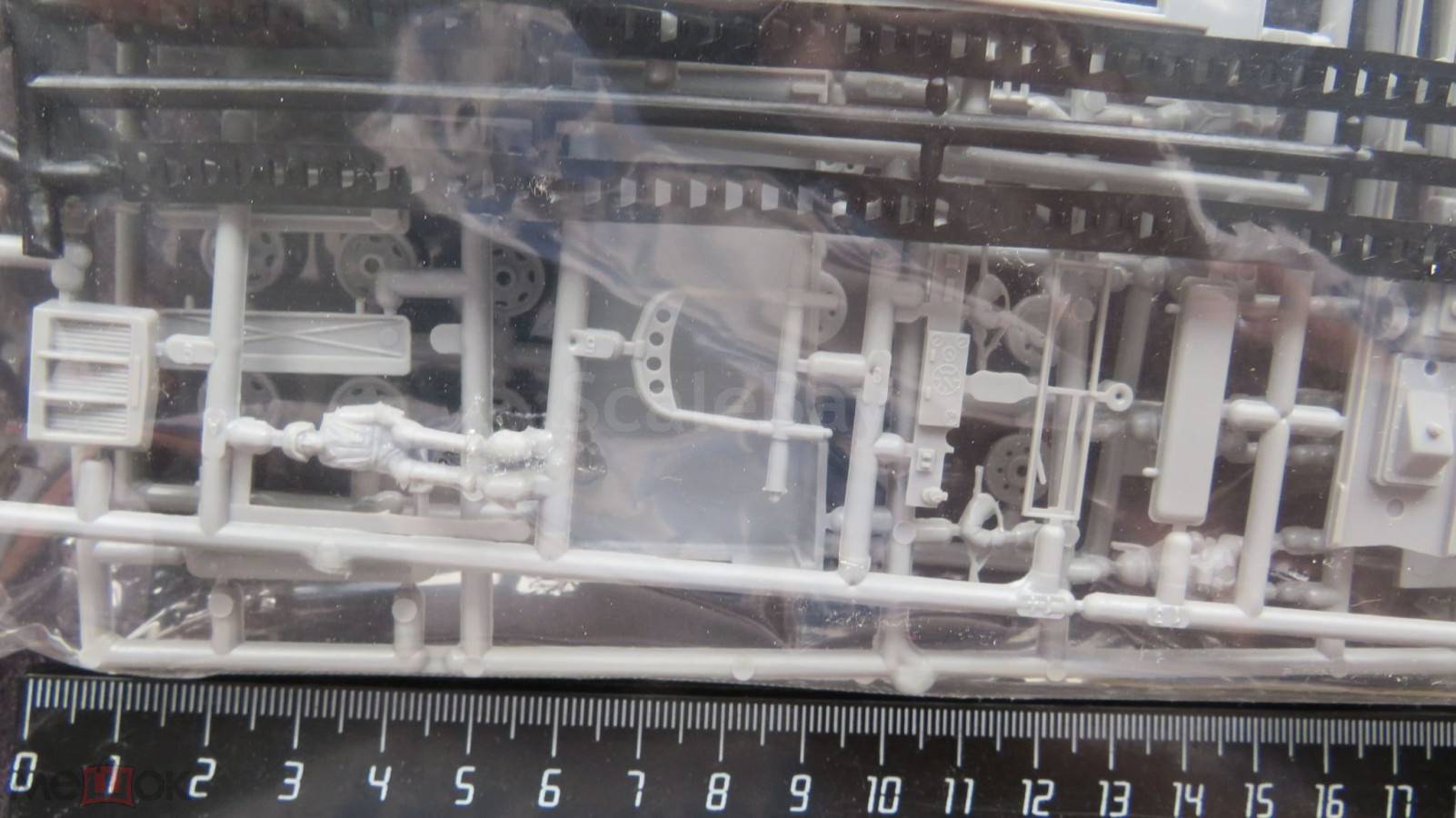 8Ton Half Track Sd.Kfz.7 Hasegawa 1/72 Пакет с деталями не открывался ...