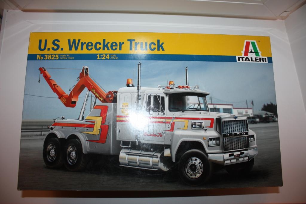 Сборная модель Italeri Ford L9000 US Wrecker Truck № 3825 Plastic Model ...