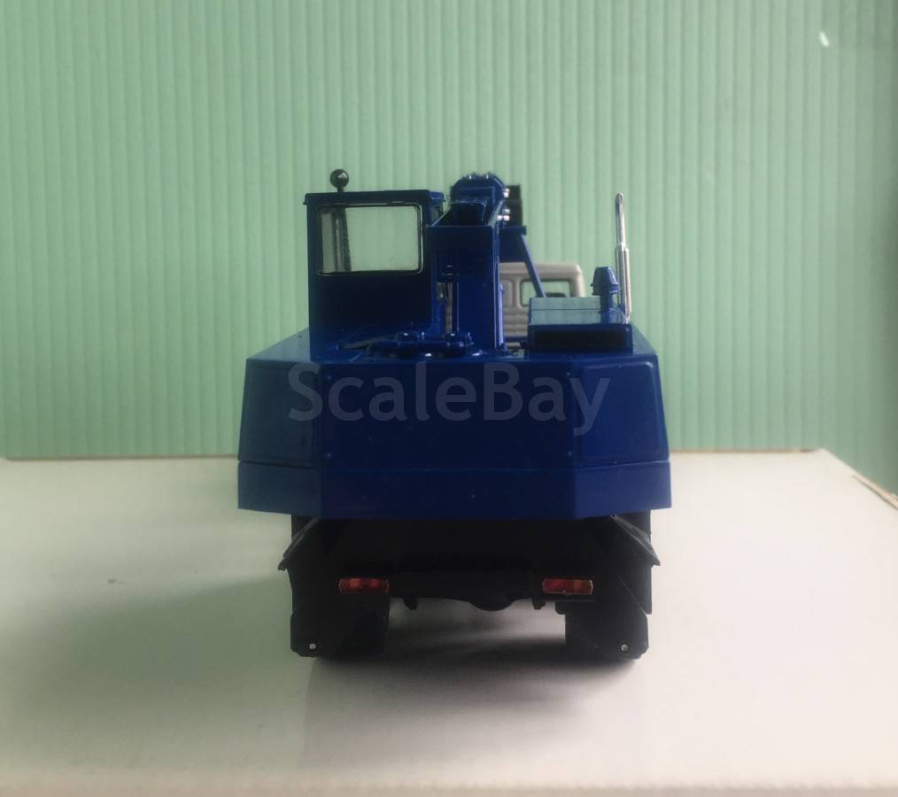 Экскаватор ЭО-3532 (5511) 1:43 ПАО КАМАЗ | Аукцион масштабных и сборных моделей