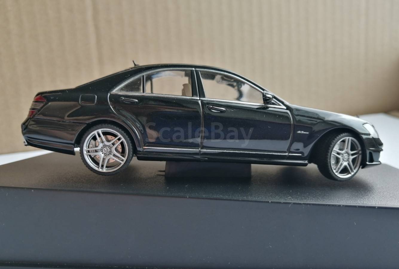 Mercedes benz S63 2005 AMG AutoArt | Аукцион масштабных и сборных моделей