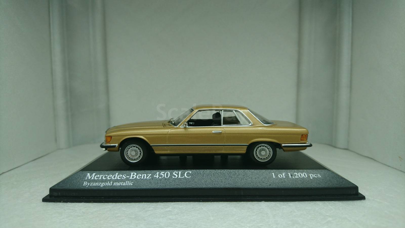 Mercedes-Benz 450 SLC W107/C107 1974 Gold Metallic | Аукцион масштабных ...