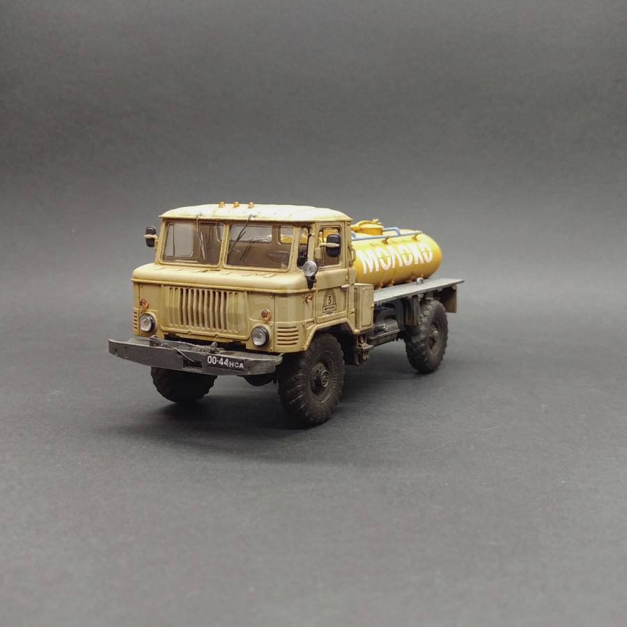 Автоцистерна ’Молоко’ ГАЗ-66 следы эксплуатации | Аукцион масштабных и сборных моделей